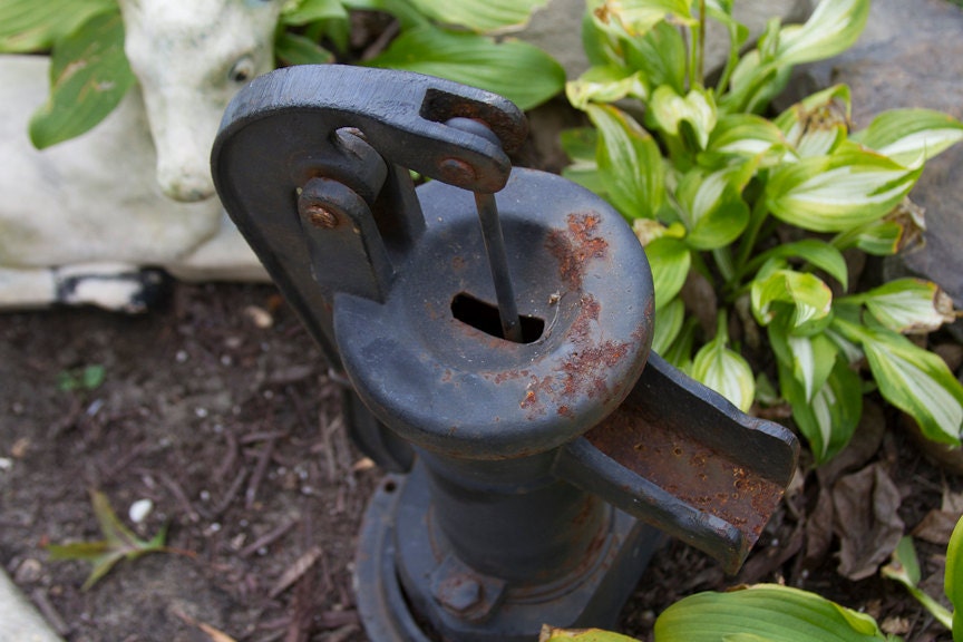 Antique Iron Well Water Pump Rustic Primitive by lloydstreasures