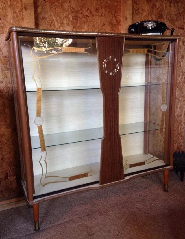 1950’s kitsch China cabinet – Haute Juice