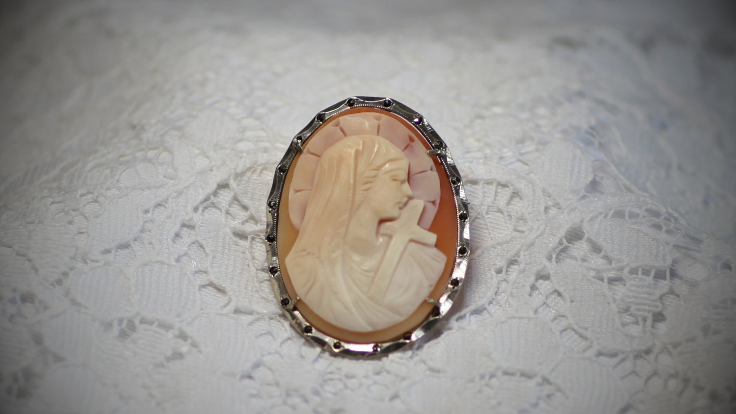 Large silver cameo brooch – Haute Juice