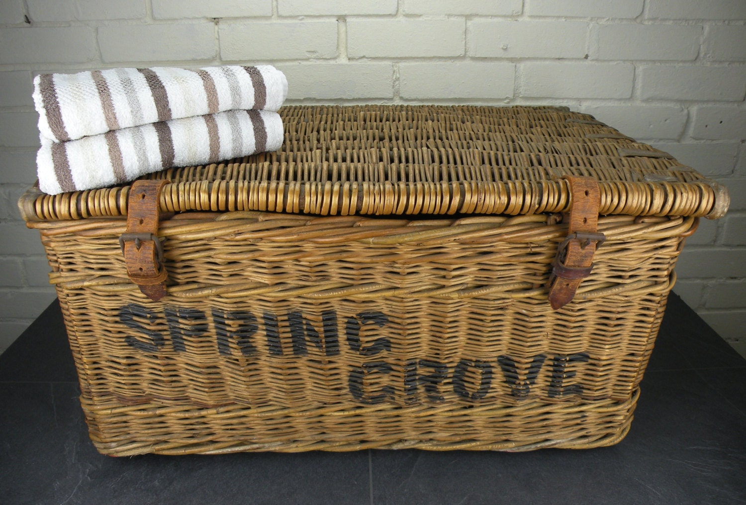 ANTIQUE Large Authentic Victorian Wicker Laundry Basket – Haute Juice