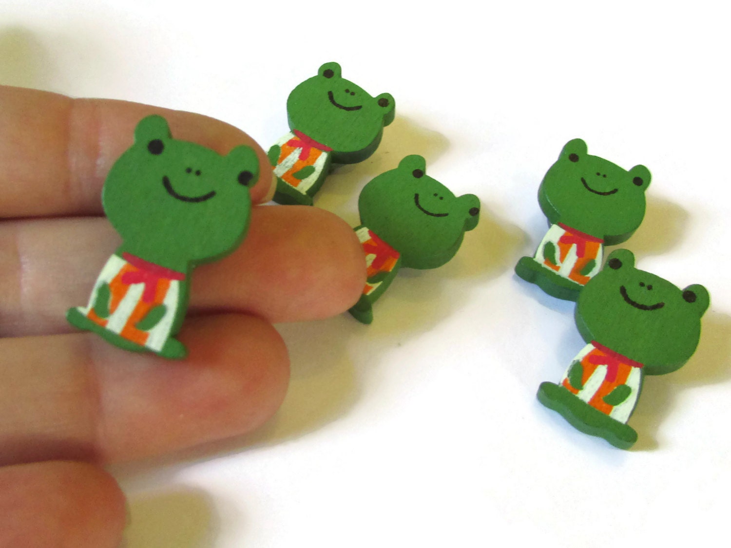 5 26mm Green Frog Button Wooden Buttons Shank Buttons Froggy