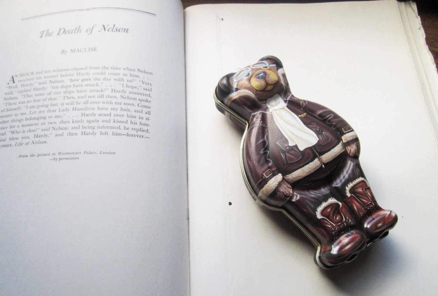 Vintage Bear Tin * Holiday Tin * Bear Gift Tin * Made in England ...