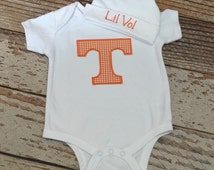 Baby boy or girl Tennessee Vols outfit, bodysuit and beanie, cap ...