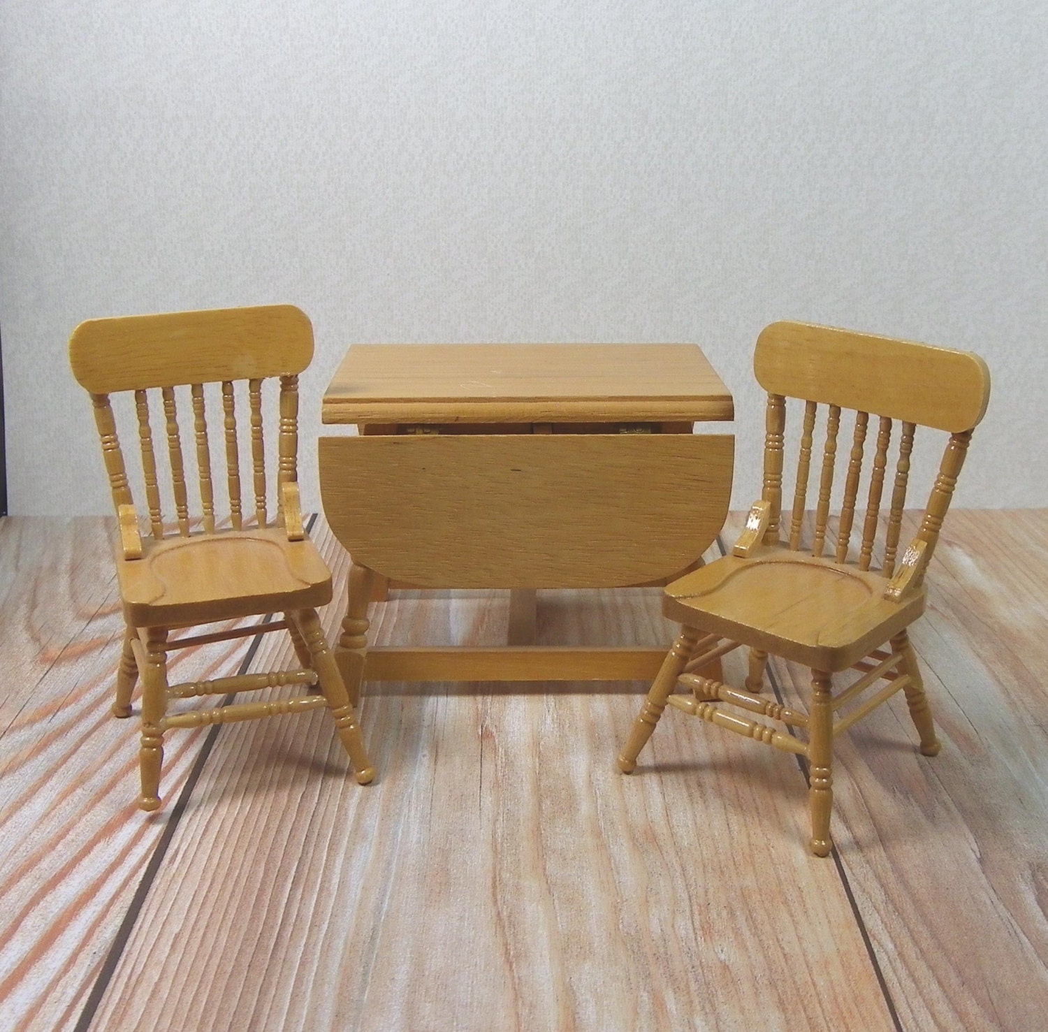MINIATURE TABLE and CHAIRS, Pine-Like Finish, Traditional 1:12 Scale ...