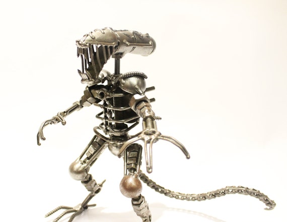 Alien Sculpture : Scrap Metal Art Model Set 3 by ShoppingZonePlus