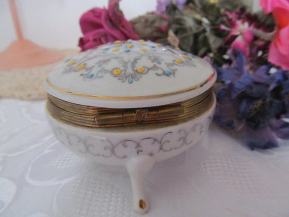 Vintage Kalk Porcelain Dresser Box Trinket Box Vanity Box