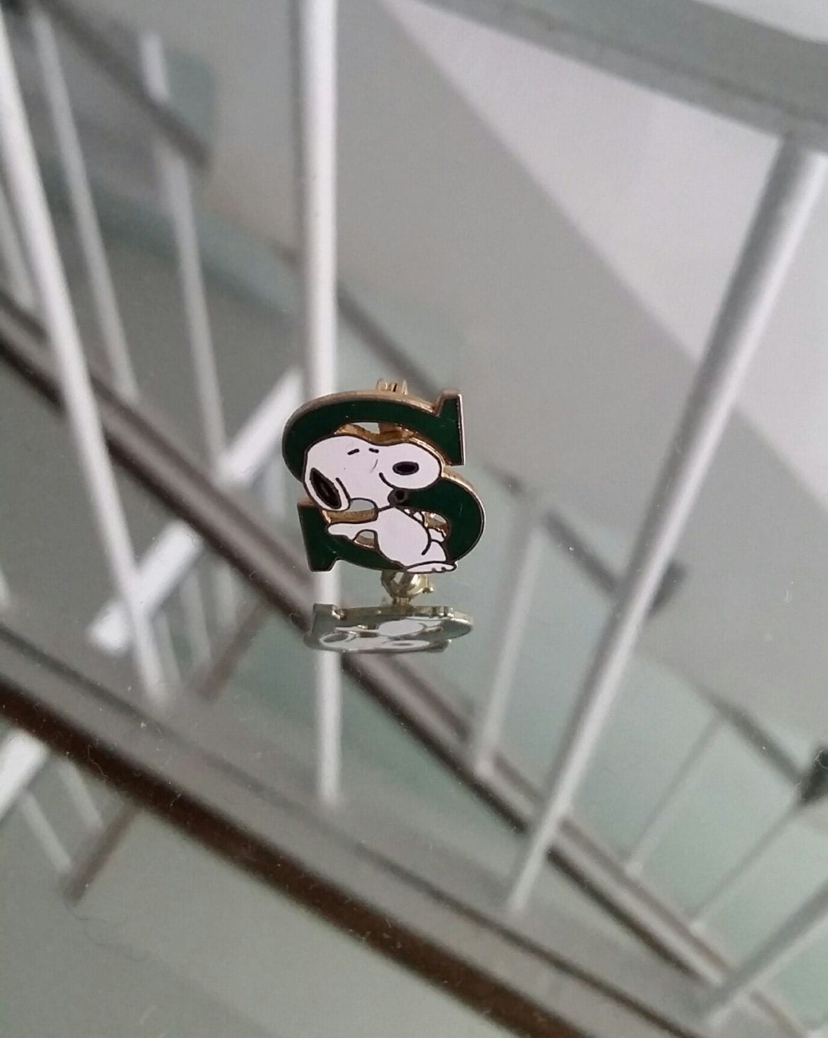 VINTAGE RETRO SNOOPY Peanuts Button Badge Pin Brooch – Enamel Letter S ...