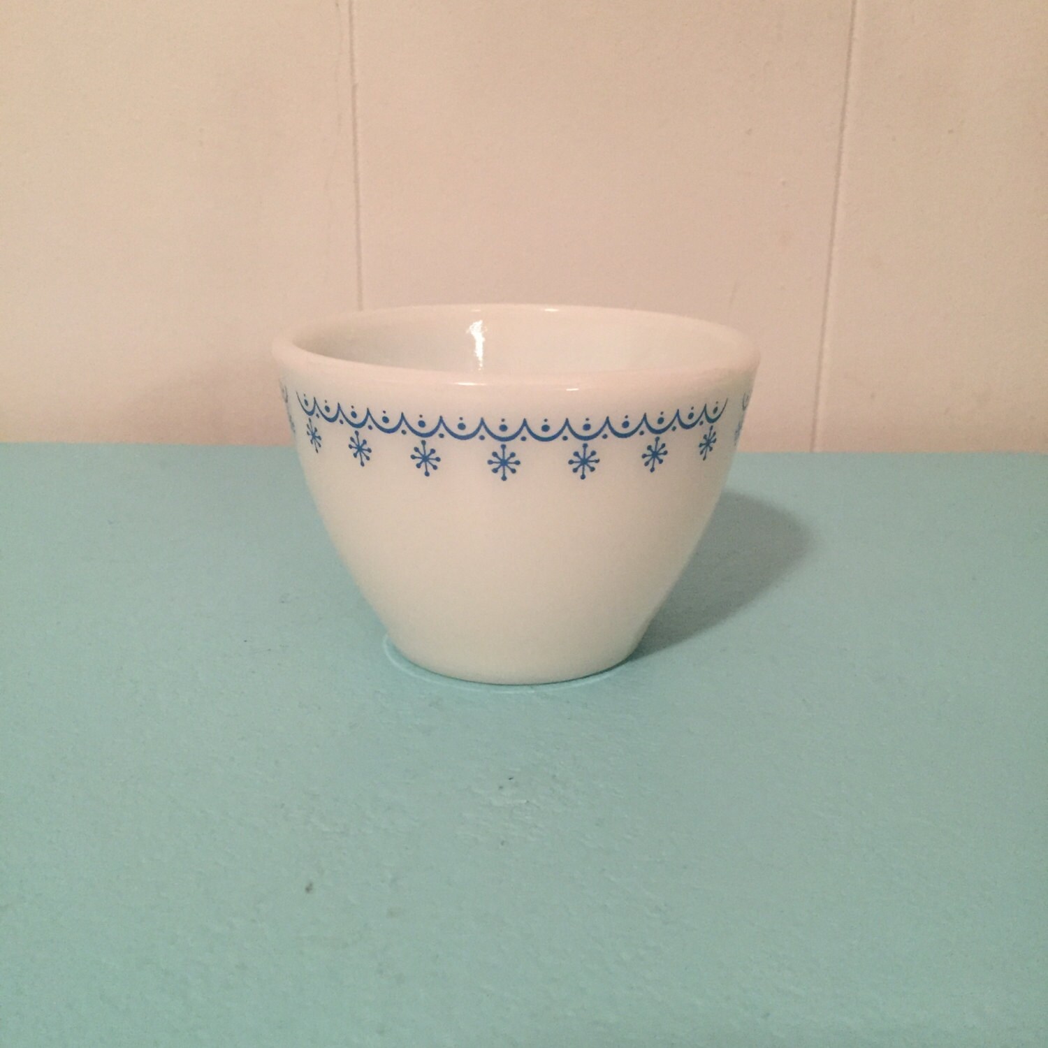 Pyrex Snowflake Garland Sugar Bowl – Haute Juice