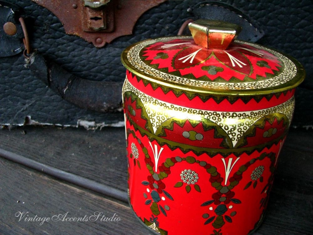 Vintage English Tin Red Round With Lid Made in England Collectible ...