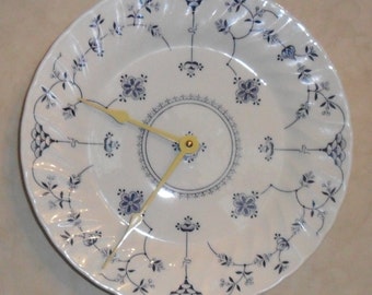 Items similar to Vintage Plate Clock on Etsy