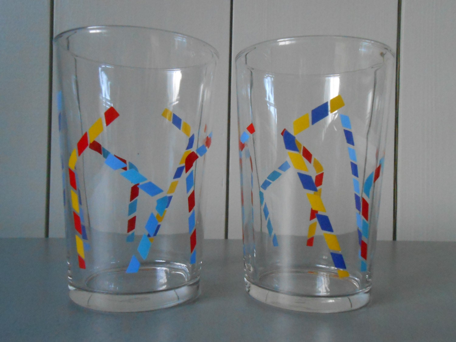 Super cute set of two vintage drinking glasses. Colorful Straw Straws ...