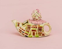 Popular items for figural teapot on Etsy