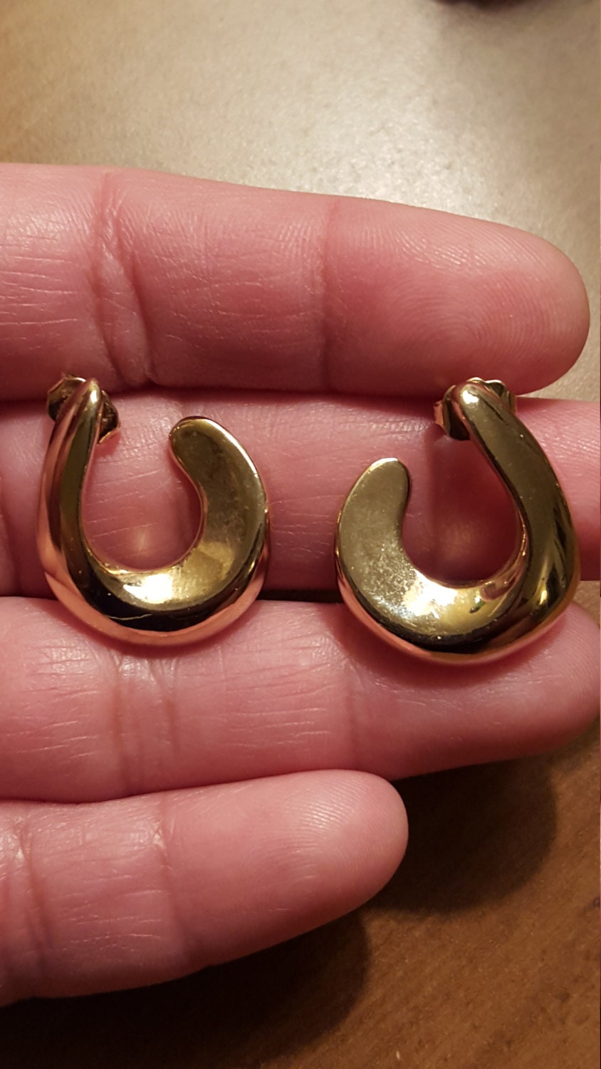 Lovely Vintage Avon Modern Retro Goldtone Metal Earrings – Haute Juice Lovely Vintage Avon Modern Retro Goldtone Metal Earrings – Haute Juice