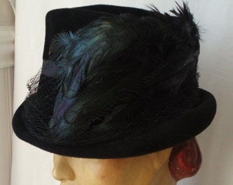 Items similar to Fascinator - White wool mini hat, tilt hat Sale on Etsy