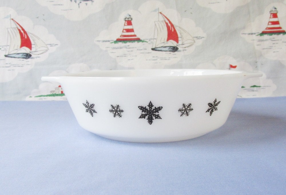 Vintage Pyrex Gaiety Snowflake Casserole, Serving Dish/Bowl 1950’s ...