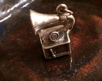 Antique gramophone | Etsy