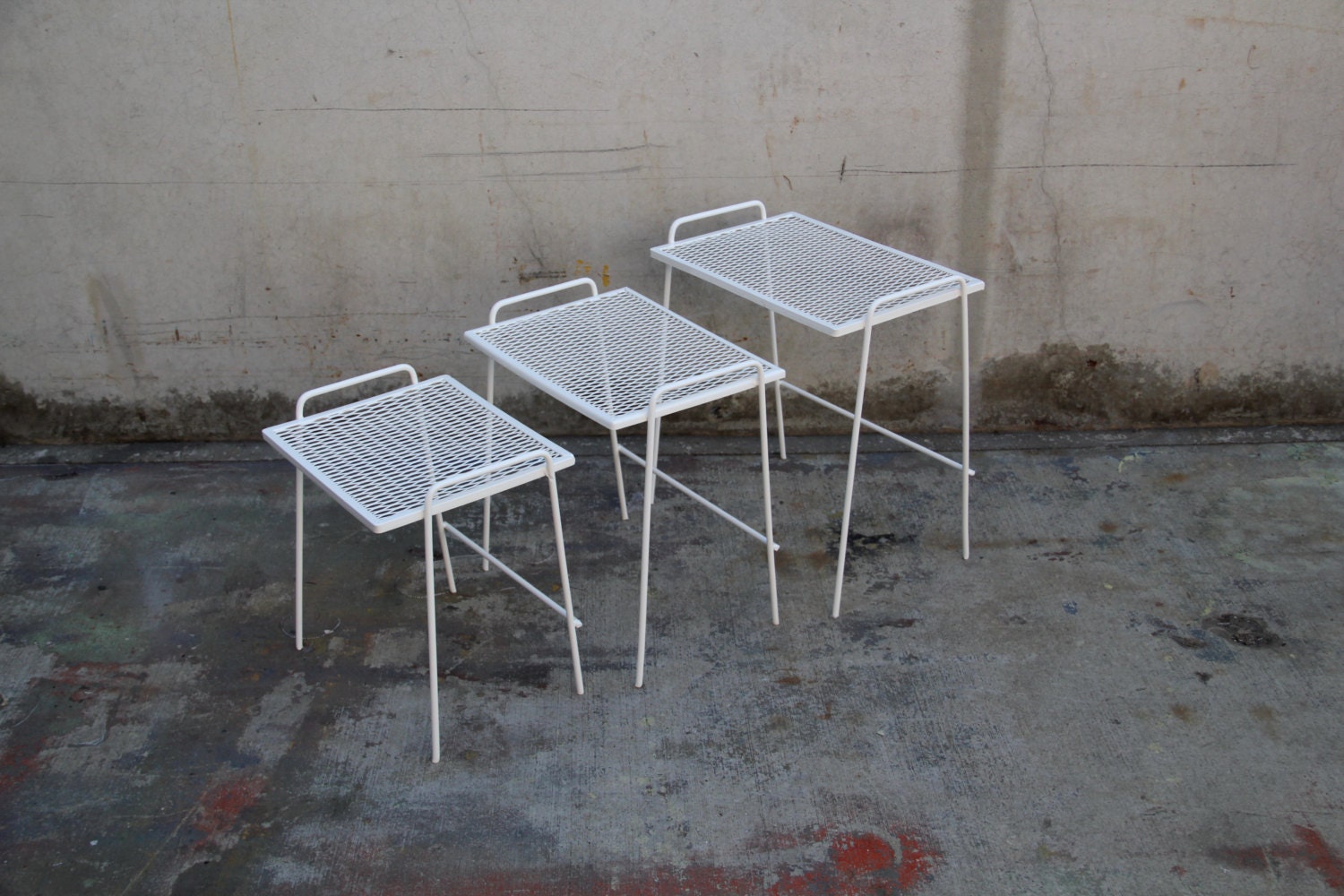 Set (3) Metal Wire Nesting Patio Side / End Tables in White – Haute Juice