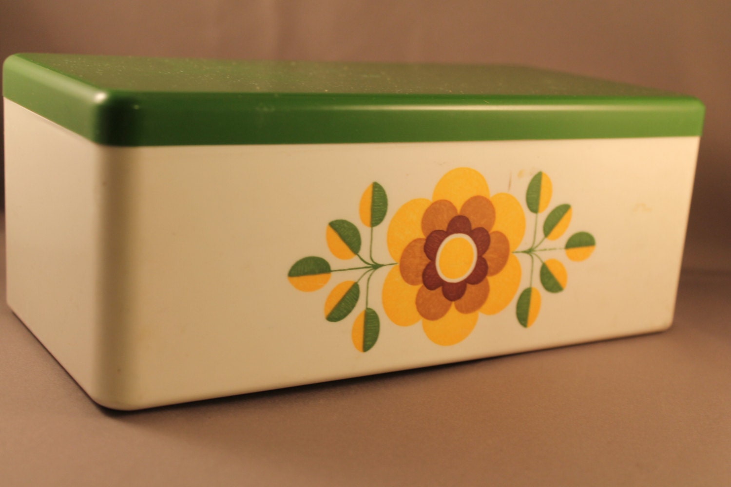 Very cute 70s Box Tin with lid plastic Pop Design from the space age ...