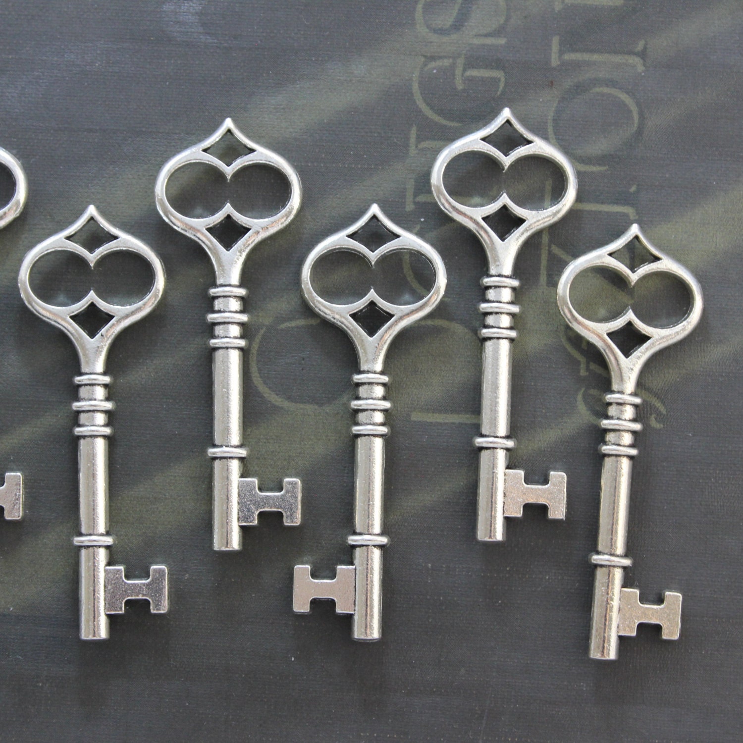 10 Skeleton Keys Double sided Antique Silver