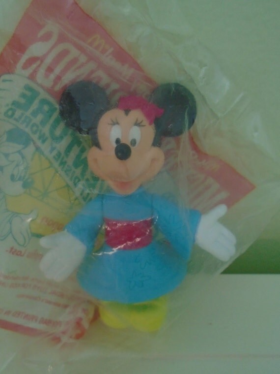 Mini Mouse figurine Epcot Japan