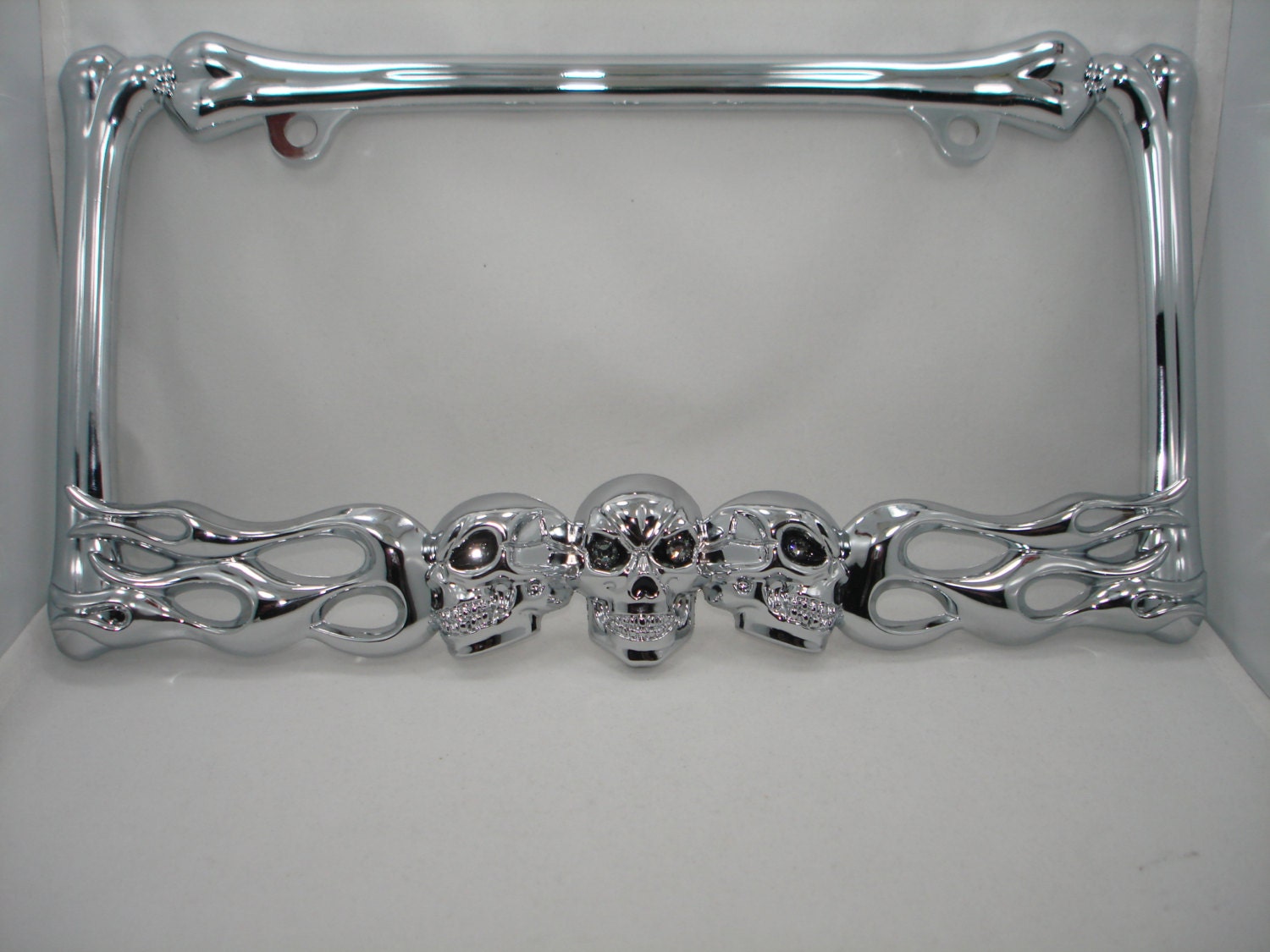 Skulls Flames Bones Car Vehicle License Plate Frame w Black