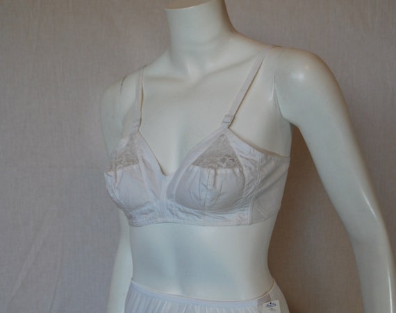 1950s White Cotton Exquisite Form Bra 32 A B Lace