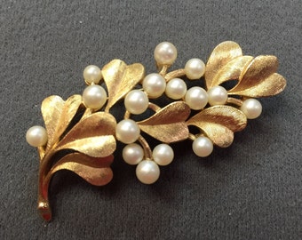 Trifari pearl brooch | Etsy