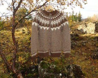 From the Icelandic sheep to beautiful wool items. by Sisowool