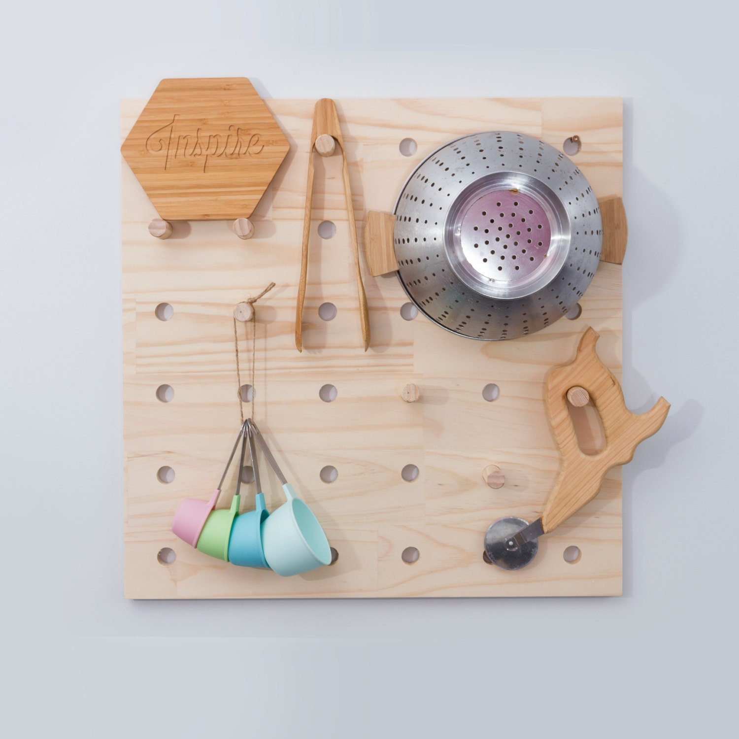 Ecofriendly Solid Pine Peg Board Wooden Peg Board with Large