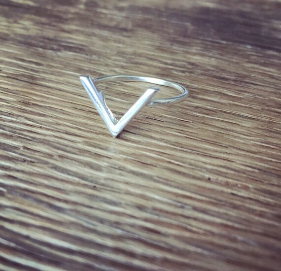 Sterling silver Minimalist V ring Silver Mountain ring