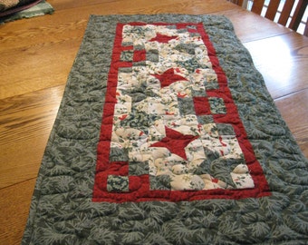 Items similar to Christmas bargello table runner - infinity pattern on Etsy