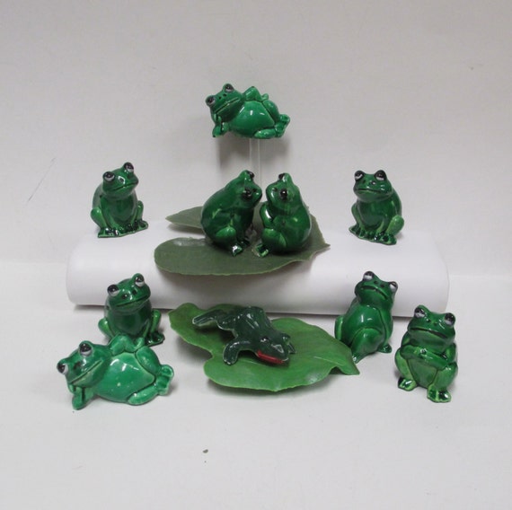 Vintage Green Frogs Miniature Figurines Hong Kong Minis Lot of