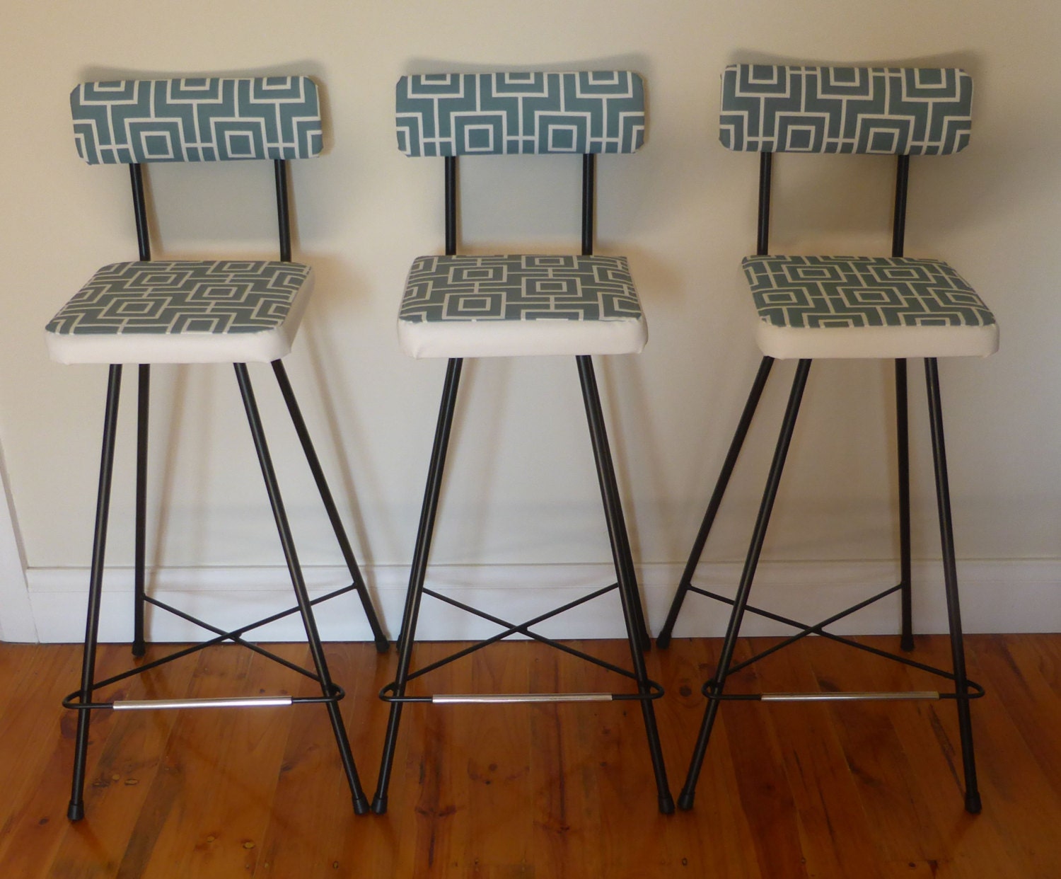 Set of 3 fully restored retro vintage stools **VERY COOL** – Haute Juice