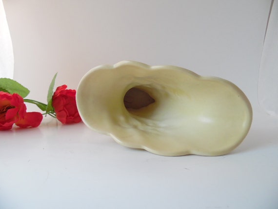 Vintage Hull Art Vase USA W-7-7 1/2 by BessyBellVintage on Etsy