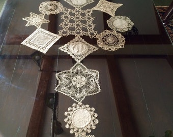 Items similar to Vintage Crochet Pattern Daisy Flower Doily Table Scarf ...