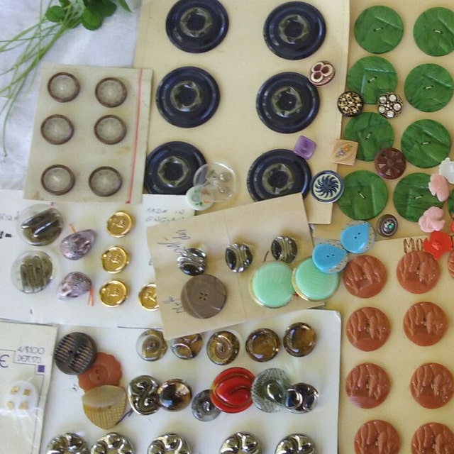 Beautiful Antique & Vintage buttons. by ButtonBroker on Etsy