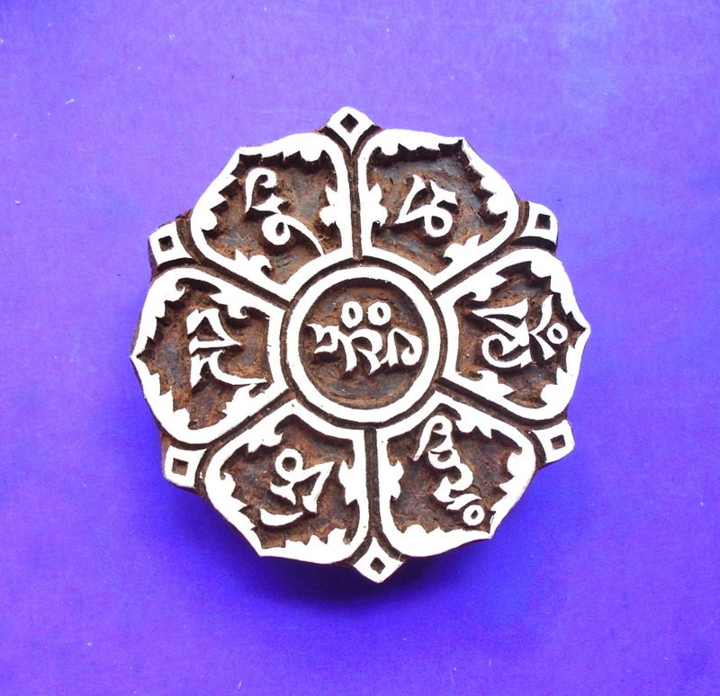 Om Mani Padme Hum Tibetan Script Round Mantra Mandala Hand