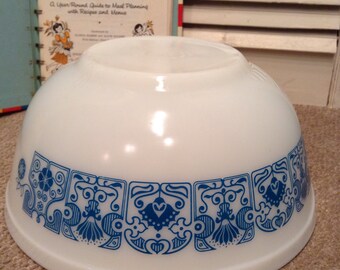 Pyrex Horizon Blue Mixing Bowl 403 2.5 qt.