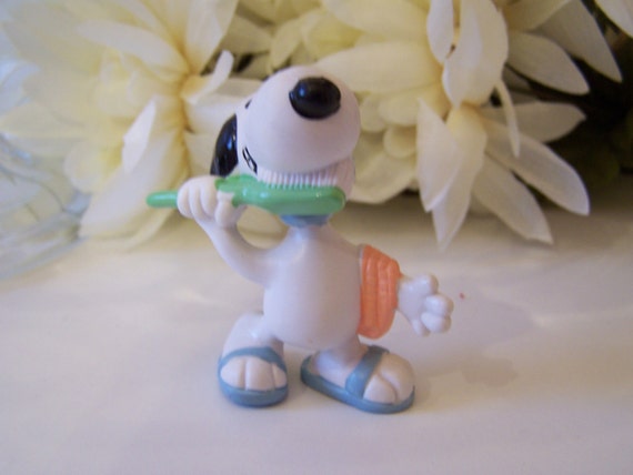 Vintage Snoopy Brushing Teeth Dental Hygiene PVC Miniature