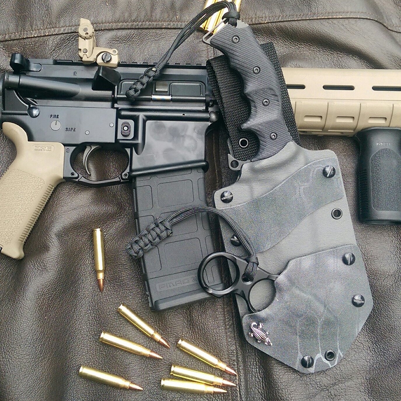 Tactical Extreme Package with Combo Knives and Paracord