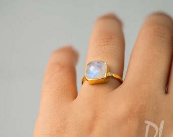Gold moonstone ring | Etsy