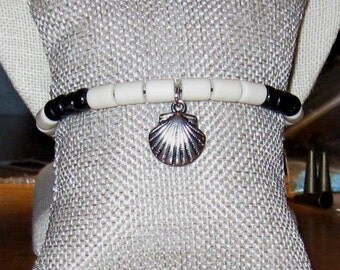 Items similar to The "Shamrock" clam shell bracelet on Etsy