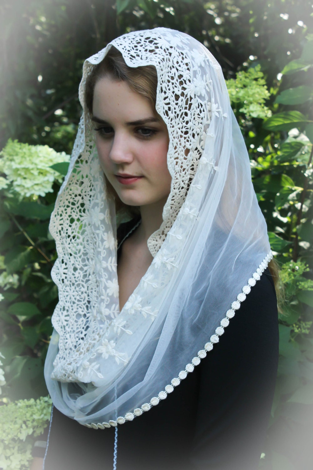 Evintage Veils Ivory Lace French Chapel Veil Mantilla Head