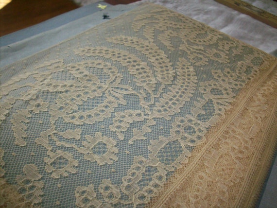 Antique very fine cotton lace beautiful pattern butter cream