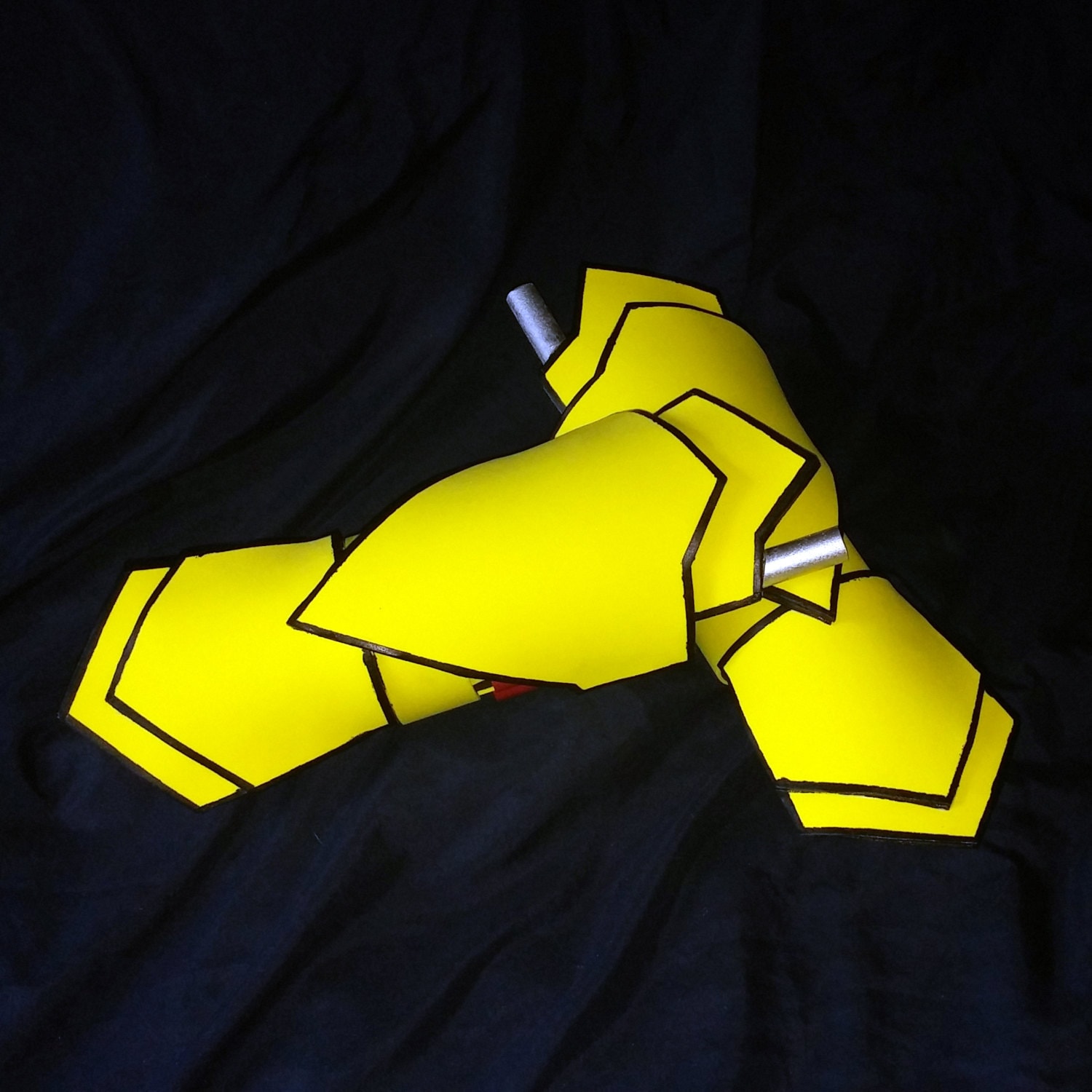 Yang's Ember Celica Gauntlets RWBY See description for