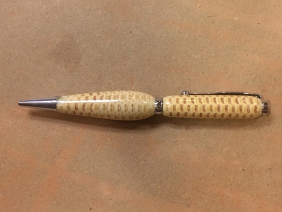 Corn cob pen