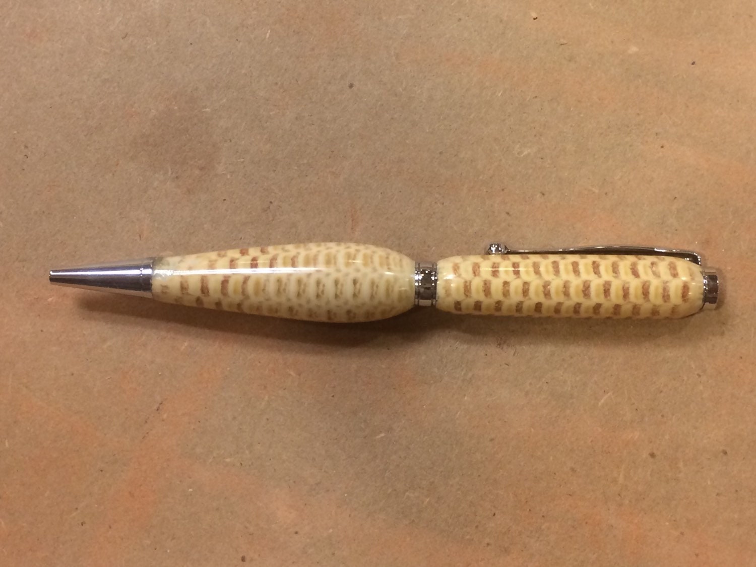 Corn cob pen