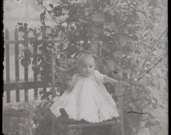 AMATEUR CONTORTIONIST 1930s Vintage Photo of a young