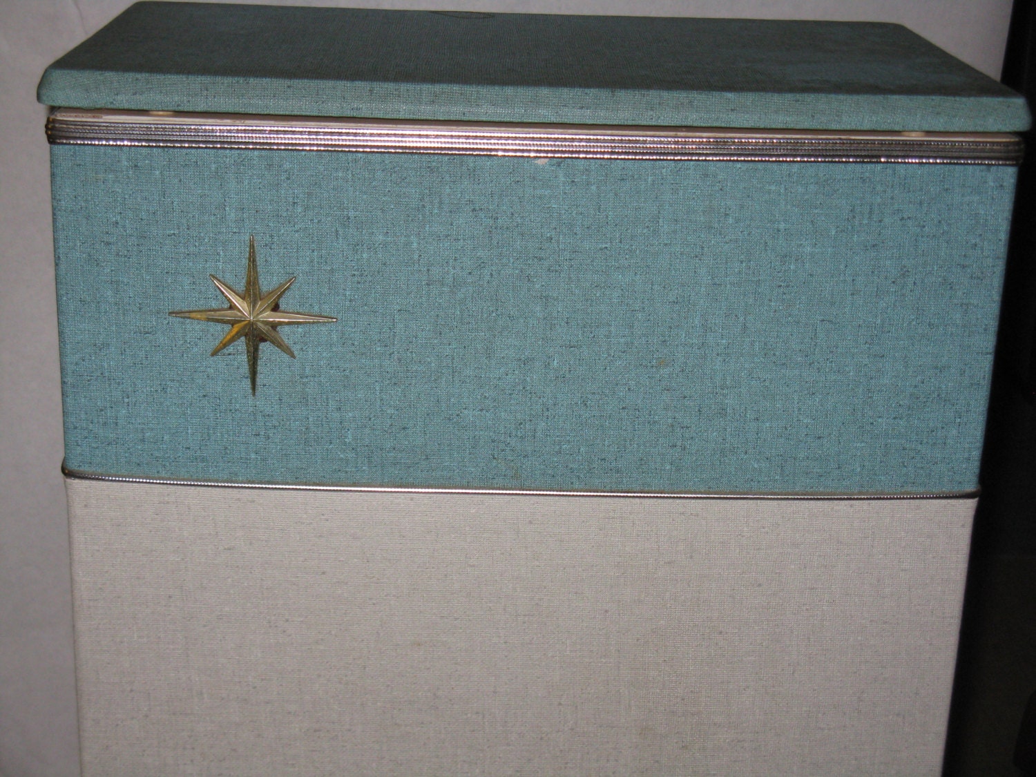Mid Century Modern hamper vinyl over wood atomic star – Haute Juice
