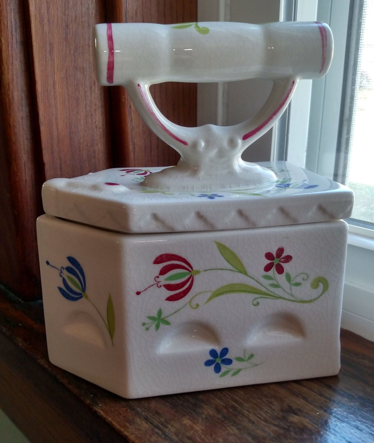 Vintage iron shaped porcelain trinket box – Haute Juice